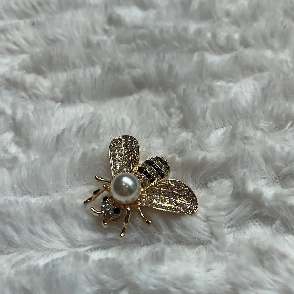 Jewelry | Pearl Gold And Black Beeyonce Hive Brooch Gold 15 Nwot | Poshmark